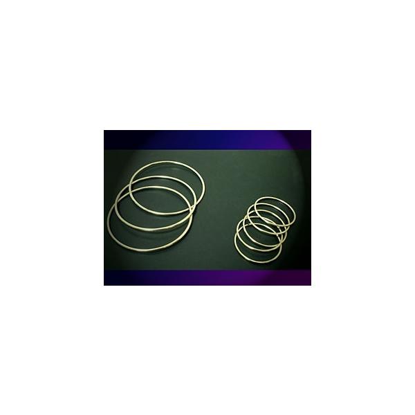 リンキングリング［大］にプラスして使うオプションリングです。（トリプル×１）このリングを追加すると、さらに様々な手順を演じる事が可能になります。より高度な演技や、９本リングによる造形（リングを組み合わせて色々な形を作ってみせる）、 また、有...