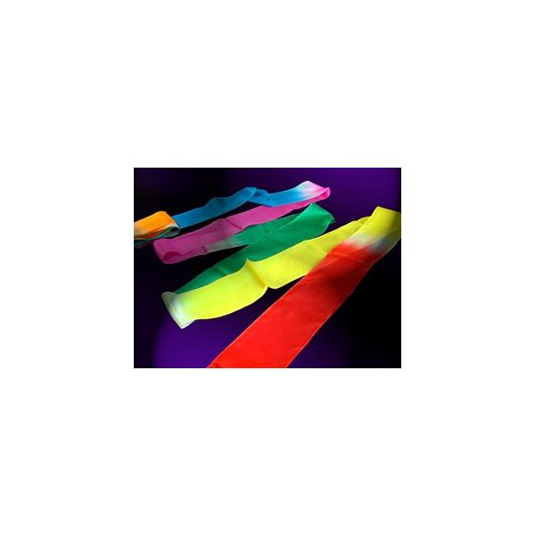 長い長〜いシルクの帯です。 各種手品用具から 出現させると大迫力！演技の迫力、華やかさをグレードアップしてくれるアイテムですので、ステージマジシャンならば是非とも揃えておきたい品物の１つです。もちろん手品用の極薄シルク製ですので、取り出した...