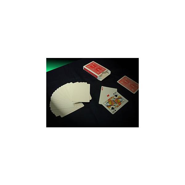表裏、真白いカードを一瞬でトランプに変化させるカードマジック（手品）！特殊加工トランプにより、簡単にできます。「念写」などの演出で真っ白な数十枚のカードに一瞬で絵柄を出現させる事ができる優秀なトリックデックです。目の覚めるようなビジュアルな...