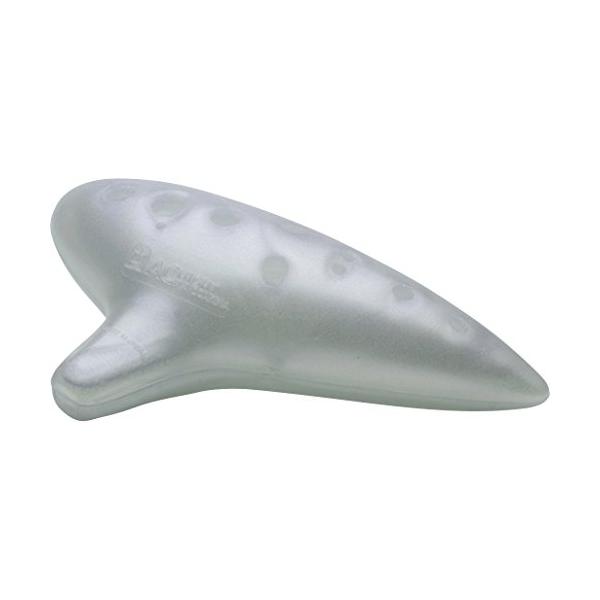 ホワイト/-/Pla Ocarina AC ホワイト・Color:ホワイト・パッケージ個数:1・リーズナブルで扱いやすいプラスチック製のオカリナ。お気軽に持ち歩く1本に、ちょっとしたプレゼントに、お子様用に、色々な用途にお使いいただけます。...
