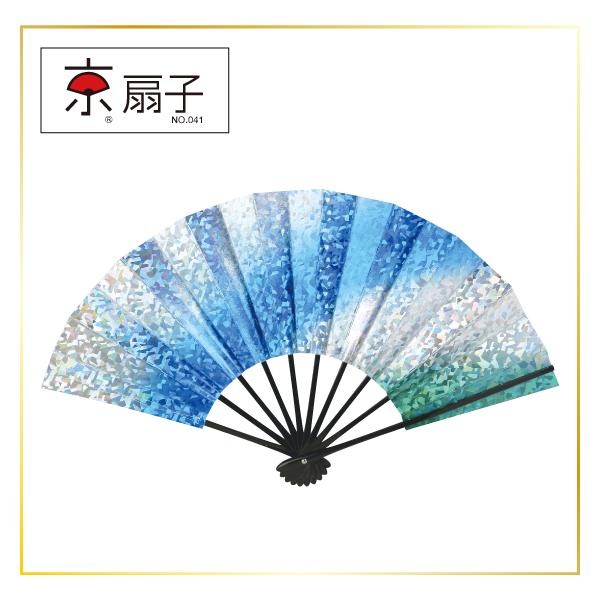 舞踊に最適な扇子です。民謡や日本舞踊などの舞台用、稽古用にお使いいただけます。舞台映え間違いなし。個人ではもちろん、グループや団体での踊りにもご活用いただけます。国産　サイズ・・・長さ約29cm　開時幅・・・約50cm材質・・・舞扇子専用和...