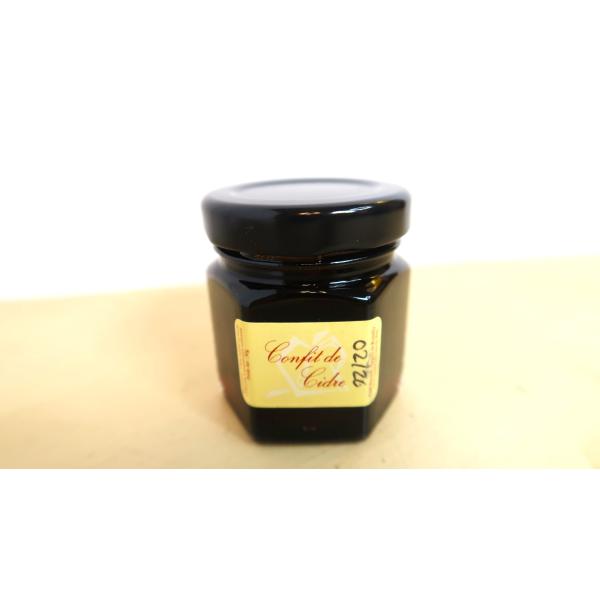 フランスノルマンディー産のシードルと氷砂糖を鍋で14時間煮込んでつくったコンフィチュールです。紅茶に入れたり、ガレット・サラダ・プレーンヨーグルトにつけて食べても抜群に合います。冷蔵庫に入れると固まりやすいので開封した後は1ヶ月以内に使い切...