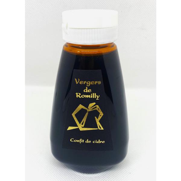 フランスノルマンディー産のシードルと氷砂糖を銅製の鍋で12時間煮込んでつくったコンフィチュールです。一番のおすすめはカマンベールチーズに蜂蜜のように垂らして食べると美味しく召し上がれます。紅茶に入れたり、ガレット・サラダ・プレーンヨーグルト...