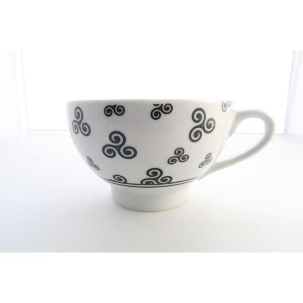 【発売日：2018年03月27日】グラスとは一味違った雰囲気を感じる陶器製シードル用ボレ（トリスケル柄）250ml程度入ります。取っ手付き。高さ 6.5cm x 幅 13cm (取っ手部迄）