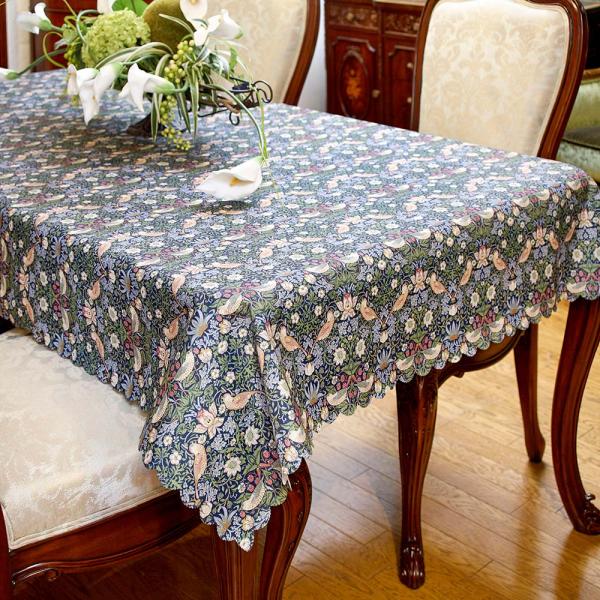 230×140cmの大判サイズ！いちご泥棒柄が可愛いテーブルクロス。▼サイズ (cm)幅230 奥行140 ▼素材ポリエステル100%※お手入れはスポット手洗いでお願いいたします。▼その他在庫切れの場合は次回入荷時期をお知らせいたします。キ...