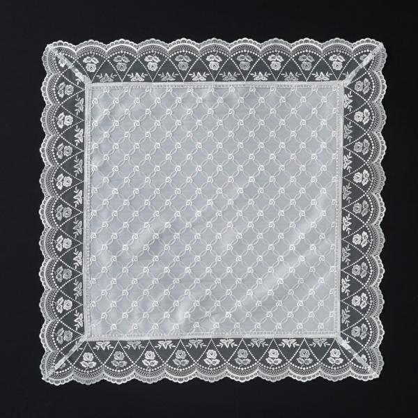 クラシカルな刺繍が美しいレース。敷くだけで空間に高級感と華やぎを演出します。▼サイズ幅85cm 奥行85cm▼材質(生地)ポリエステル100％(刺繍上糸)レーヨン100％(刺繍下糸)ポリエステル100％▼生産国中国▼配送方法クリックポスト(...