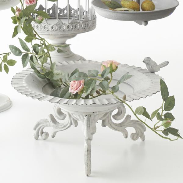 ■排水穴なし■こちらの商品には、アンティーク調の風合いを出すために加工が施されています。▼サイズ 幅32cm 奥行32cm 高さ16.5cm▼材質 アイアン▼原産国：中国▼お届け方法：宅配便▼その他在庫切れの場合は次回入荷時期をお知らせいた...