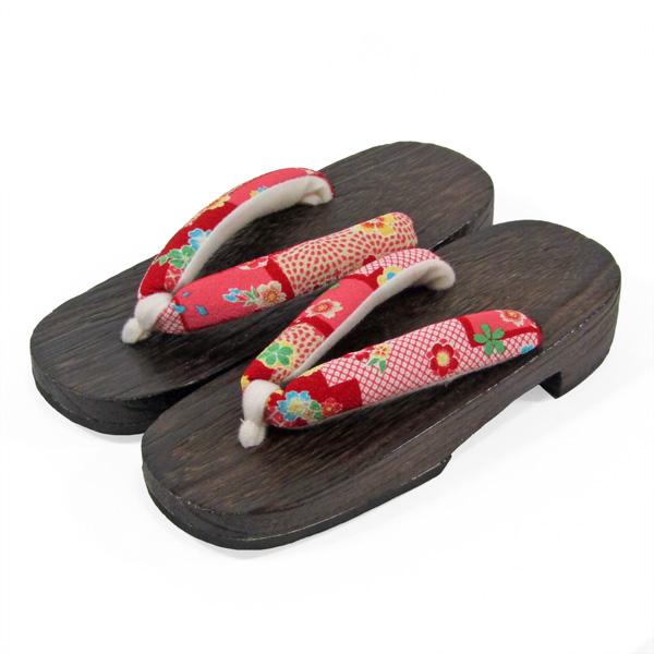 素材：桐サイズ 約23cm　幅約8cm　ヒール高約4cm★適応サイズ 約22cm-約23.5cm和装用の場合、かかとから足が2cm位出ても問題はありません。★柄の位置は商品一点ごとに違いますので、写真とは異なります。★光の加減により写真の色...