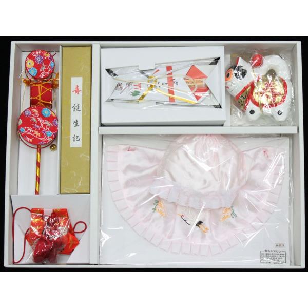 セット内容(箱入り）フード・よだれ掛け(刺繍入り)・お守り・扇子・犬張り子・でんでん太鼓・誕生記素材フード・よだれ掛け　ポリエステル100％★お守りの色が変る場合がございます。★光の加減により写真の色と商品の色が異なることがあります。