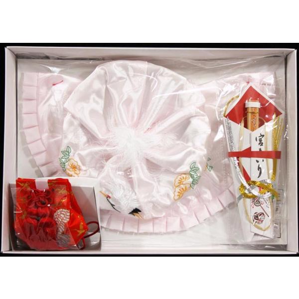 セット内容(箱入り）大黒帽子（刺繍入り）・よだれ掛け（刺繍入り）・お守り・扇子素材大黒帽子・よだれ掛け アセテート100％★お守りの色が変る場合がございます。★光の加減により写真の色と商品の色が異なることがあります。