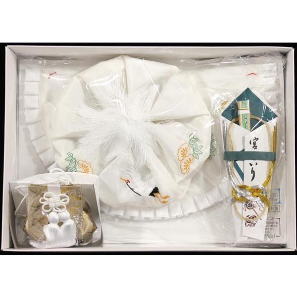 セット内容(箱入り）大黒帽子（刺繍入り）・よだれ掛け（刺繍入り）・お守り・扇子素材大黒帽子・よだれ掛け：表地 絹100％、裏地 アセテート100％★お守り、扇子飾りの色が変る場合がございます。★光の加減により写真の色と商品の色が異なることが...