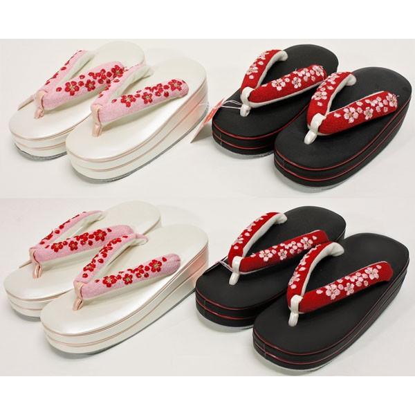 鼻緒に刺繍入り素材草履台：合成皮革鼻緒生地：レーヨン100%サイズ３歳用：約16.5cm 幅 約7cm ヒール高 約5cm７歳用：約21cm 幅 約8cm ヒール高 約5.5cm★光の加減により写真の色と商品の色が異なることがあります。