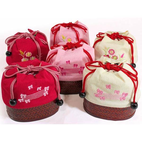 カゴ付き巾着です。着物・浴衣両方に使えます。サイズ高さ：約14cm 底：横幅約14.5cm 奥行約10.5cm★光の加減により写真の色と実際の商品の色が異なることがあります。