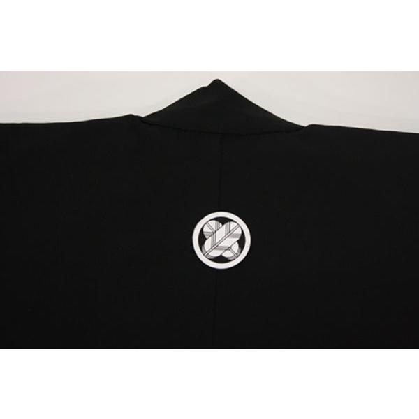 男の子のお子様の着物や羽織に家紋を入れる加工です。紋入れをご希望の場合は、着物と共にこちらをカートに追加してください。一般的に背紋一つ・袖紋二つ・胸紋二つ　合計五つ入れます。お宮参りの着物には着物に。七五三の着物に羽織を着用する場合は羽織に...