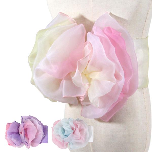 ワンタッチこども浴衣用結び帯マジックテープとひもが付いており簡単に装着できます。品質表示ポリエステル100％サイズ胴幅　　約12.5cm胴長さ　約73cmフラワー部分　縦約23cm 横約28cm適応身長100-120cm前後★光の加減により...