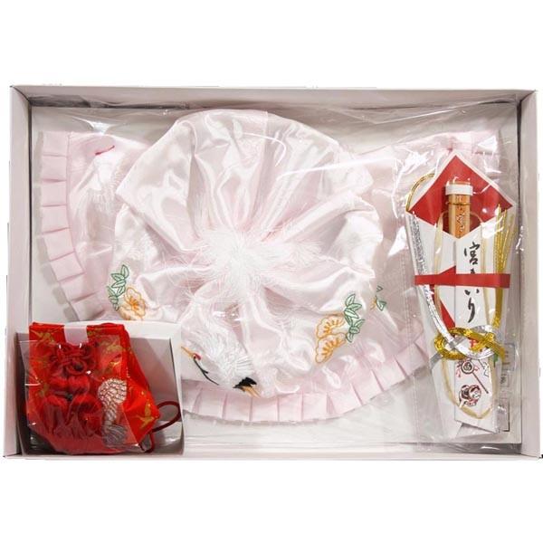 セット内容(箱入り）大黒帽子（刺繍入り）・よだれ掛け（刺繍入り）・お守り・扇子素材大黒帽子・よだれ掛け アセテート100％★扇子飾りの色味が変る場合がございます。★光の加減により写真の色と商品の色が異なることがあります。