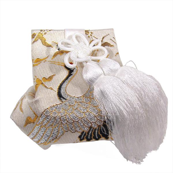 お宮参り小物 お守り袋 単品 鶴 男の子 日本製お宮参り用のお守りです。縁起の良い鶴の刺繍入り。サイズ：縦 約9cm、横 約10cm★光の加減により写真の色と商品の色が異なることがあります。