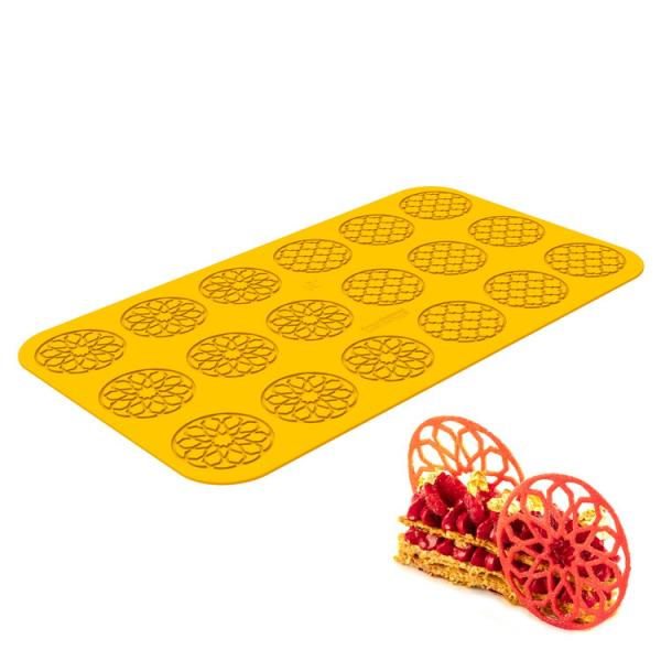 ｛ご購入前のご注意｝使い初めはぬるま湯につけ中性洗剤で洗い、十分すすいでから乾燥させて下さい。表面に必ず油脂を塗ってからご利用ください。直火には使用できませんのでご注意ください。型内で直に切り分けたり、取り出しに刃物を使用しないで下さい。使...