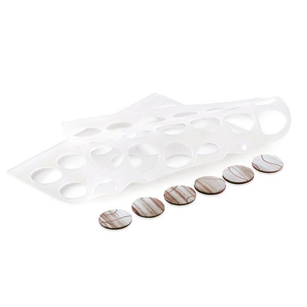 ｛ご購入前のご注意｝使い初めはぬるま湯につけ中性洗剤で洗い、十分すすいでから乾燥させて下さい。表面に必ず油脂を塗ってからご利用ください。直火には使用できませんのでご注意ください。型内で直に切り分けたり、取り出しに刃物を使用しないで下さい。使...