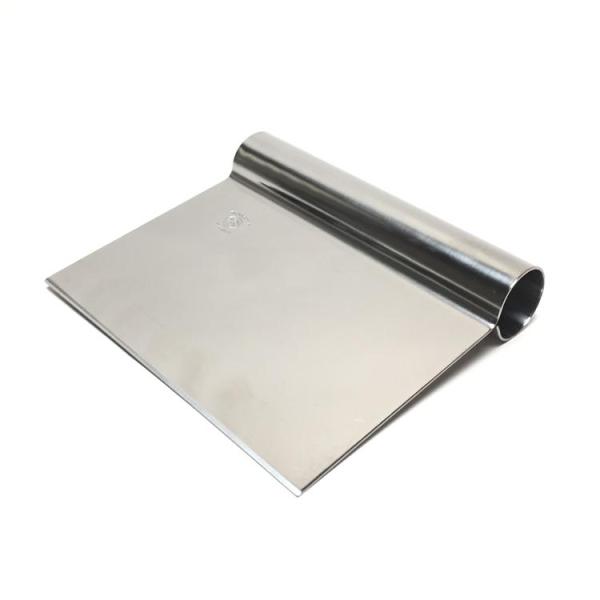 ｛商品仕様｝材質：ステンレスサイズ（約）：[幅]135mm製造国：日本｛商品詳細説明｝スマホの方は「商品説明をもっと見る」をご覧下さい。PCの方はページ下部の商品説明をご覧ください。｛関連検索キーワード｝カード パン作り ケーキ生地作り パ...