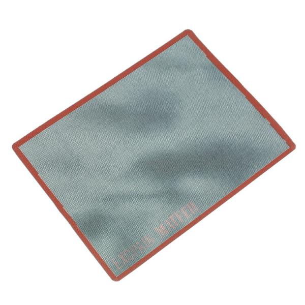 ｛商品仕様｝サイズ内寸（約）：[使用面]350×265mmサイズ外寸（約）：380×290mm耐熱温度（約）：-40〜280度製造国：フランス｛商品詳細説明｝スマホの方は「商品説明をもっと見る」をご覧下さい。PCの方はページ下部の商品説明を...