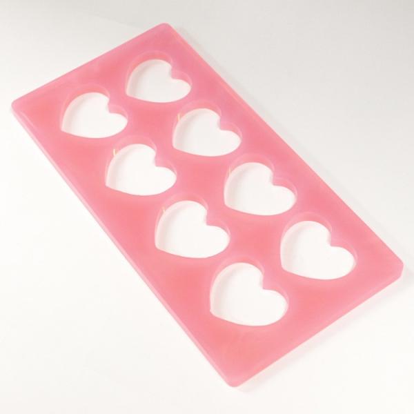 空焼不要/型離◎/熱伝導×/焼・冷に使える万能型。お手入れ簡単｛商品仕様｝単品サイズ内寸（約）：60×51×高10mm全体サイズ外寸（約）：152×304×高10mm素材：シリコンゴム（日本での食品適合検査済）シリコンゴム：ヨーロッパ基準に...