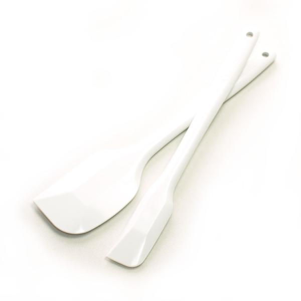 ｛ご購入前のご注意｝※ゴムベラ大は、よりお買い得にお求め頂くためメーカーパッケージがなく、袋入れのみの商品となります。｛商品仕様｝材質：[ヘラ]シリコンゴム、[芯棒]ステンレスサイズ（約）：[大]57×264mm、[小]30×257mm耐熱...