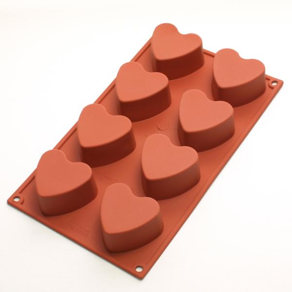 ｛ご購入前のご注意｝使い初めはぬるま湯につけ中性洗剤で洗い、十分すすいでから乾燥させて下さい。表面に必ず油脂を塗ってからご利用ください。直火には使用できませんのでご注意ください。型内で直に切り分けたり、取り出しに刃物を使用しないで下さい。使...