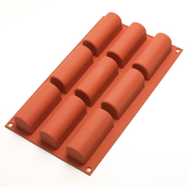 ｛ご購入前のご注意｝使い初めはぬるま湯につけ中性洗剤で洗い、十分すすいでから乾燥させて下さい。表面に必ず油脂を塗ってからご利用ください。直火には使用できませんのでご注意ください。型内で直に切り分けたり、取り出しに刃物を使用しないで下さい。使...