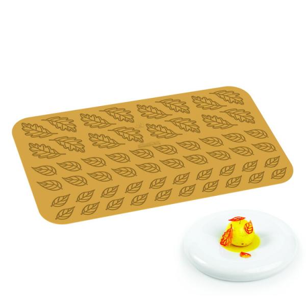 ｛ご購入前のご注意｝使い初めはぬるま湯につけ中性洗剤で洗い、十分すすいでから乾燥させて下さい。表面に必ず油脂を塗ってからご利用ください。直火には使用できませんのでご注意ください。型内で直に切り分けたり、取り出しに刃物を使用しないで下さい。使...