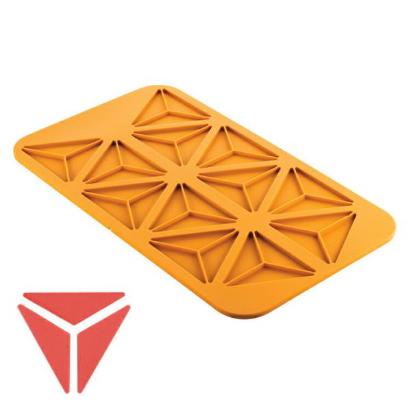 ｛ご購入前のご注意｝使い初めはぬるま湯につけ中性洗剤で洗い、十分すすいでから乾燥させて下さい。表面に必ず油脂を塗ってからご利用ください。直火には使用できませんのでご注意ください。型内で直に切り分けたり、取り出しに刃物を使用しないで下さい。使...