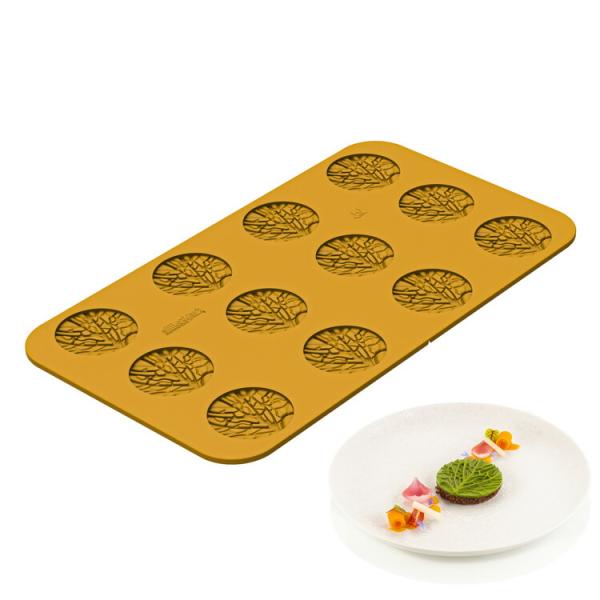 ｛ご購入前のご注意｝使い初めはぬるま湯につけ中性洗剤で洗い、十分すすいでから乾燥させて下さい。表面に必ず油脂を塗ってからご利用ください。直火には使用できませんのでご注意ください。型内で直に切り分けたり、取り出しに刃物を使用しないで下さい。使...