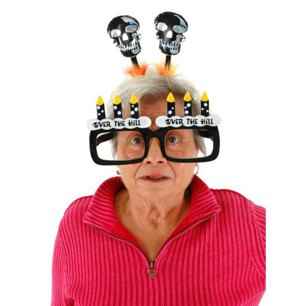 ●商品説明：お誕生日に使えるブラックジョークなバースデーパーティ用の超ビッグサイズサングラスになります。若さとさよならしてしまう「OVER THE HILL(初老)」を迎えた友達のお誕生日にはこのメガネで祝いましょう。●サイズ：縦約13cm...