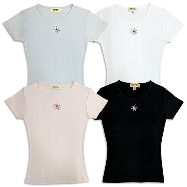 【発売日：2023年03月03日】動きやすく適度なフィット感のあるフライス素材のTシャツです。前見頃の首元に一輪のティアレと後見頃の首元にロゴ＋ティアレのシンプルなデザイン。ワンポイントのTシャツはレッスン時はもちろん普段使いにもステキです...