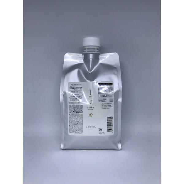 毛先まで均一に整えながら、芯からうるおいで包み込みます。