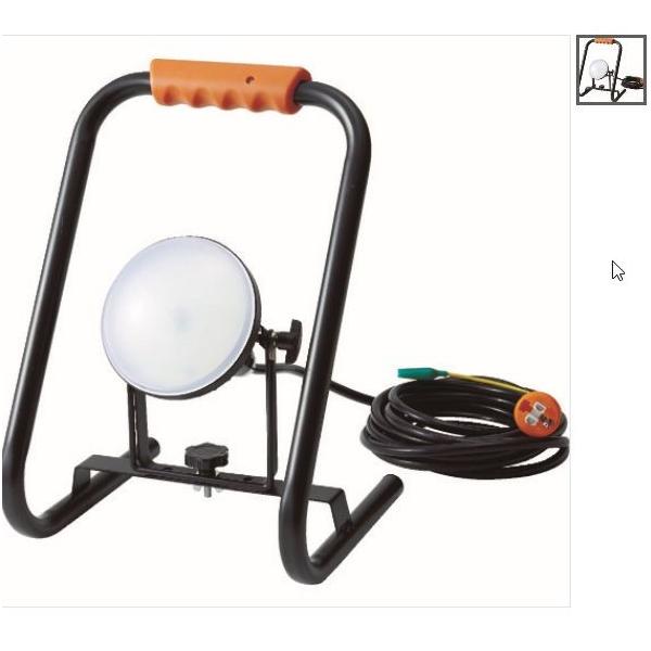 商品スペック仕様・規格電圧：100/110V電線種：VCT0.75（ＭＭ２）×3芯照射角度：120°色温度：6500K球寿命：40000時間高さ(mm)：345明るさ(lm)：2000コード長さ(m)：10球寿命(時間)：40000消費電力...