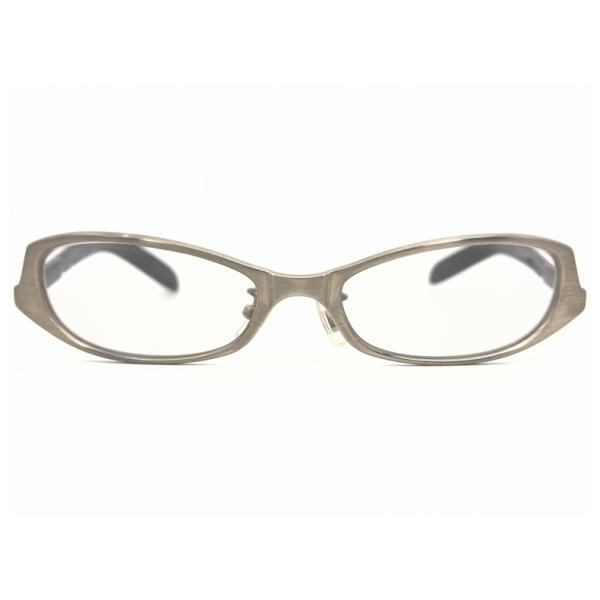 【発売日：2023年03月27日】メガネブランド 【ソリッドブルー SOLID BLUE】 についてシンプルなデザインの中に『鋭粋』を求める、金子昌嗣によるブランド。“NOT TOO MUCH”を基本にハンドメイド、マシンメイドによって生み...