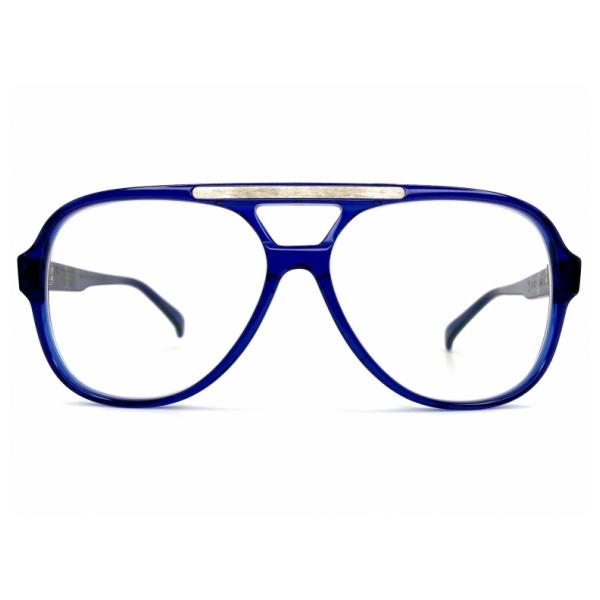 【発売日：2024年03月20日】メガネブランド 【エマニュエル・カーン EMMANUELLE KHANH】 についてエマニュエルカーンはパリのプレタ・ポルテのデザイナー。ニュー・プレタ時代を開く先駆者と言われ1970年にエマニュエル・カー...