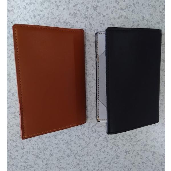 マレットゴルフ スコアカード ペンホルダー 高級感のある本革/牛使用　　・（株）スポーツランドしが製　　*日本製　　　　・品番：MGC07　　・サイズ：縦14.5×横10ｃｍ　　　　　　・素　材：牛革/本革　　　　　＜特徴＞　高級感のある牛...