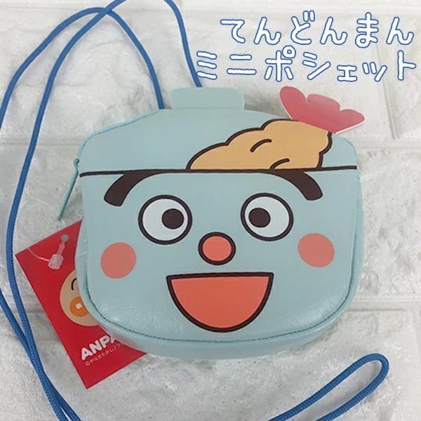 【素材】合成皮革【サイズ】10×9×2.5cm（ストラップ90cm）みんな大好き♪大人気のアンパンマンキャラクターのミニポシェットです。小さなお子様はポシェットとして大好きなキャラクターと一緒にお出掛け♪首からぶら下げて使えるので、ネックポ...