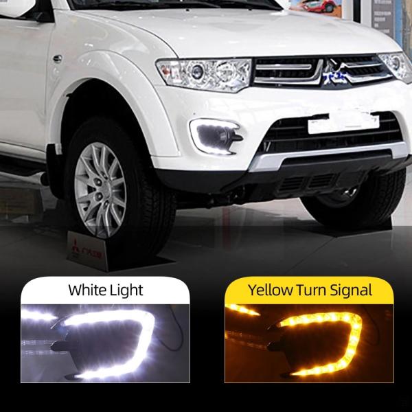WHEN YOU ARE DRIVING STRAIGHT IT LIGHTS UP WHITE. WHEN YOU TURN IT FLASHING YELLOW LIGHT.          FIT FOR:/NBSP; 2013-2...