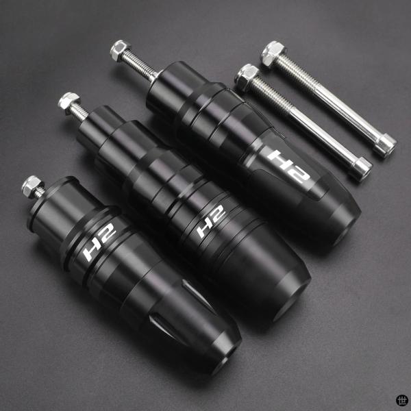 商品詳細:-状態: 新品、高品質 -材質：POM +アルミニウム-取り付け説明書なし -パッケージに含まれるもの：1個(左または右)特徴： -レースや高速走行時のバイクの衝突や傷を防ぐように設計されています-地面に落ちた場合でも、フレームス...