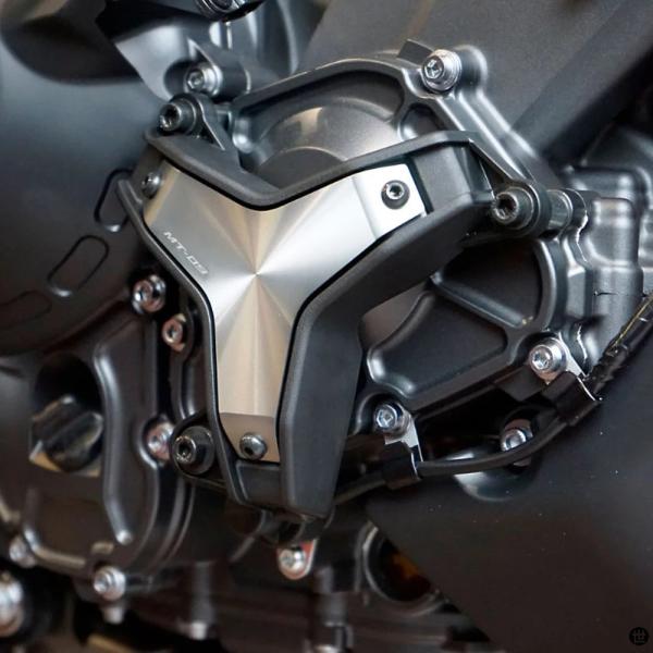 特徴： ・ この製品には取り付け説明書は含まれておりません必要な場合は、カスタマーサービスにお問い合わせください ・ アルミニウム製インサートを備えた非常に堅牢でクラッシュパッド ・転倒時に機械を保護する目立たず効果保護パッド3点固定システ...