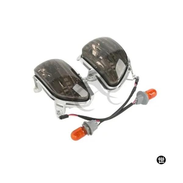 ホンダ ゴールドウイング GL1800 2001-2017 F6B 2013-2015 フロントサイドウィンカーライト特徴：材質：高品質ABS樹脂レンズカラー：スモーク、オレンジ、クリア(3色展開)位置：フロントパッケージ内容：ウィンカー1...