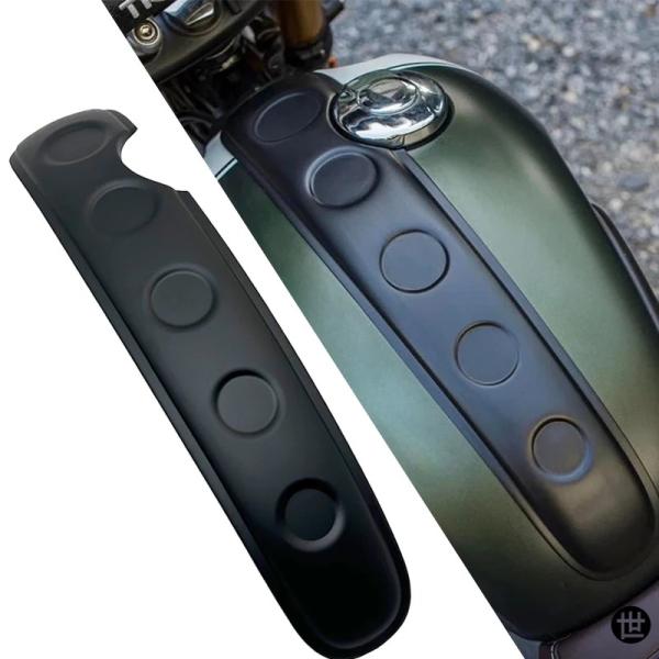 SPEED400 SCRAMBLER 400X 2024年以降状態：100%新品＆高品質カラー：ブラック素材：ABS樹脂サイズ：写真の通り数量：1個(写真の通り)1. 高品質ABS樹脂製オイルタンクカバー保護スリーブ頑丈で耐久性があり、ブラ...