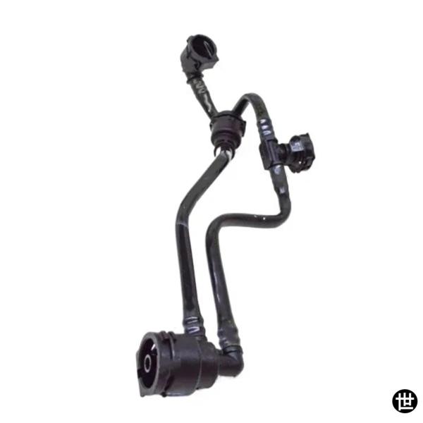 特徴：1 工場出荷時の仕様に準拠しています2 車両に完璧にフィットします3 取り付けが簡単です4 安定した特性、高い信頼性仕様：状態：新品色：黒材質：プラスチックサイズ：写真の通り部品名：クーラントホースパイプベントラインOEM部品番号：A...