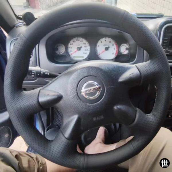 日産ナバラ D22 1999 2000 2001 アルメーラ N16 エクストレイル サムスン SM3 用のカスタム DIY フルカバー ステアリングホイールカバー アクセサリー