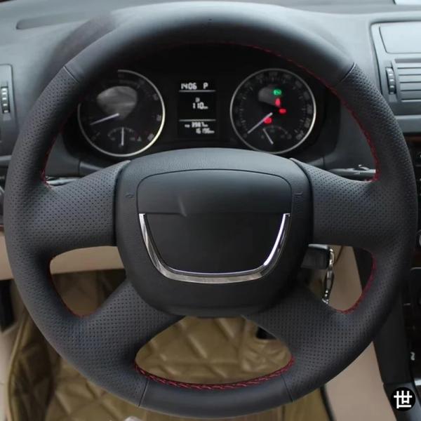 手縫いのブラック人工皮革製カーハンドルカバー(SKODA OCTAVIA 2009-2013、CITIGO 2011-2012、ROOMSTER、FABIA用)