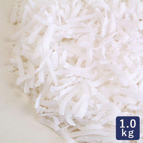 ココヤシの果肉（胚乳）を細切りにしたココナッツです。サクサクとした食感と甘い香りが特長で、パンやお菓子のトッピングに使われます。定番のクッキーやパウンドケーキにはもちろん、ローストしてサラダなどにトッピングするのもオススメです。