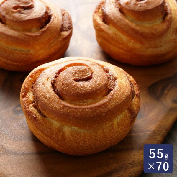 加熱後摂取冷凍食品（凍結前未加熱）砂糖、油脂、卵をたっぷり使ったリッチな配合の生地でシナモンフィリングを巻き込んで仕上げています。甘さとシナモンの香りが口いっぱいに広がる定番人気のパンが手軽におつくりいただけます。※本商品にシナモンアイシン...
